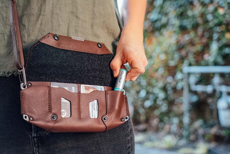Best Minimalist Leather Wallets: Bi-Folds, Money Clip Cards, and More ...