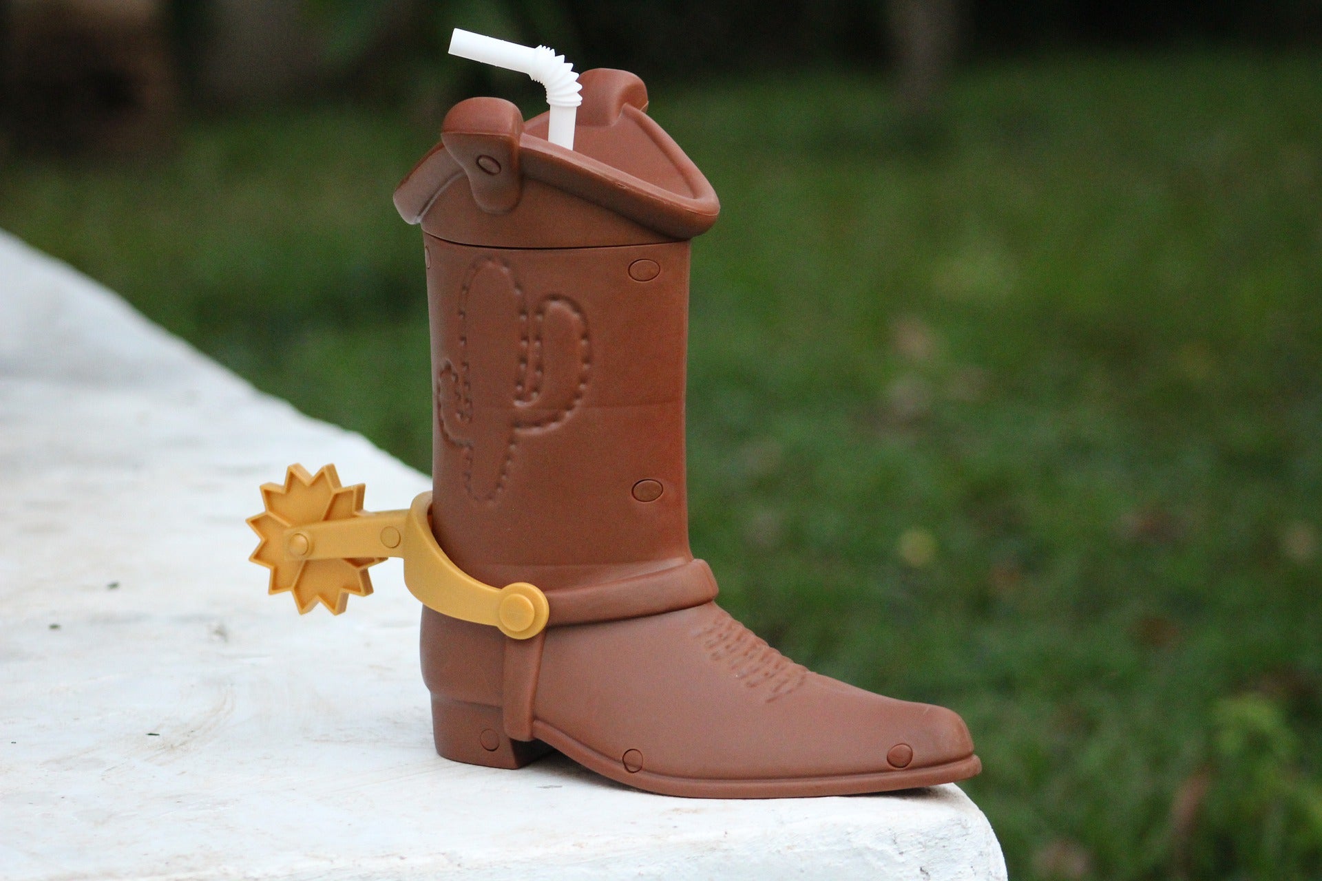 Guide To Manufacturing Process of Plastics - A Trayvax Article